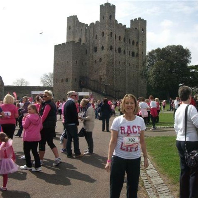 Gillian Horner is fundraising for Cancer Research UK