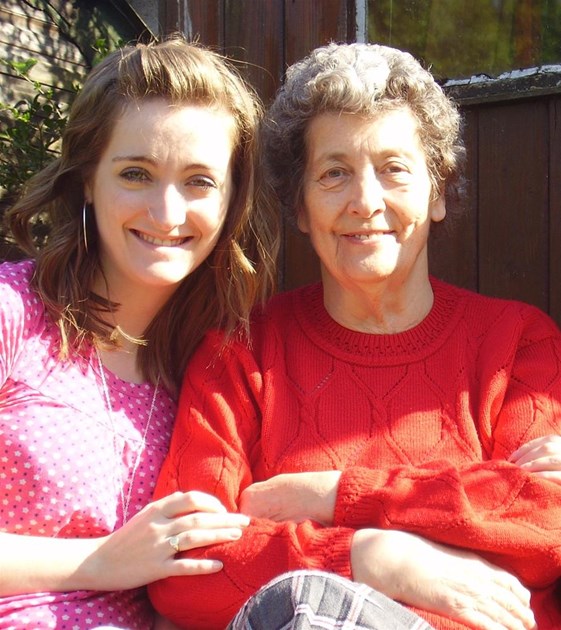 Elizabeth Askew is fundraising for Alzheimer's Society