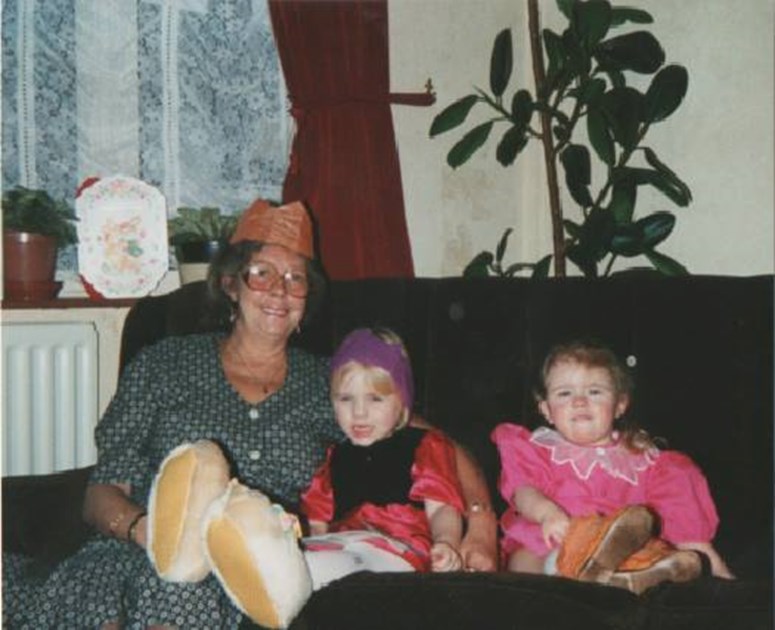 Sarah Weatherill is fundraising for Cancer Research UK