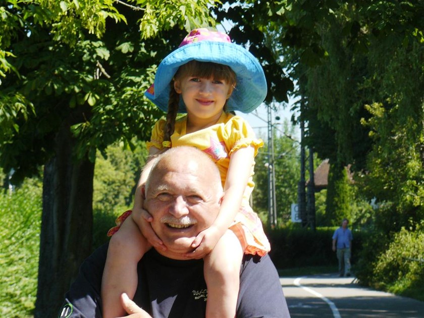 Robin Halliwell is fundraising for Cancer Research UK