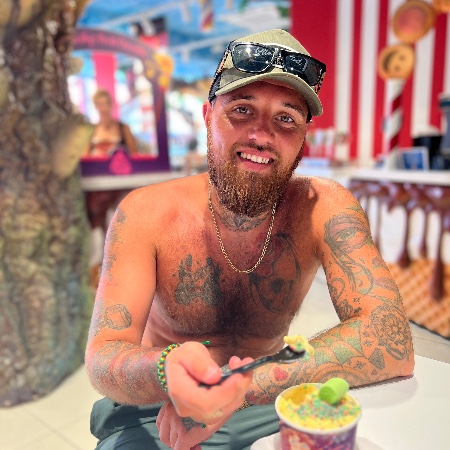 Joshua Crabtree is fundraising for Breast Cancer UK