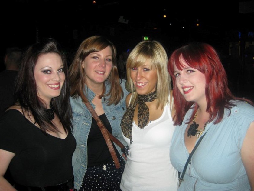 Laura Prescott is fundraising for Cancer Research UK