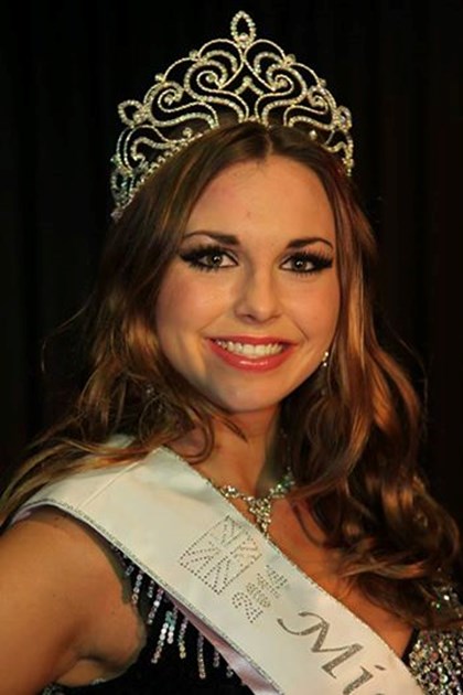 Danielle De-Bear is fundraising for Cancer Research UK