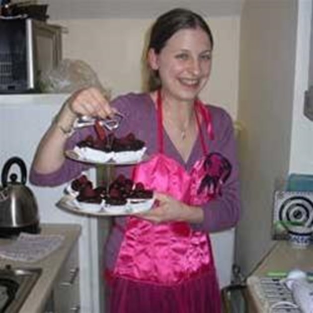 Rebecca Staves is fundraising for Cancer Research UK