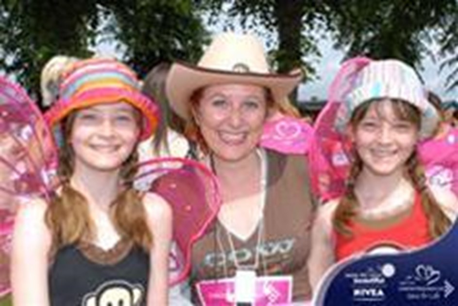 Hayley Fowler is fundraising for Cancer Research UK