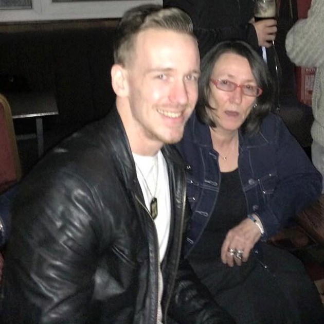 Ian Crompton is fundraising for Cancer Research UK