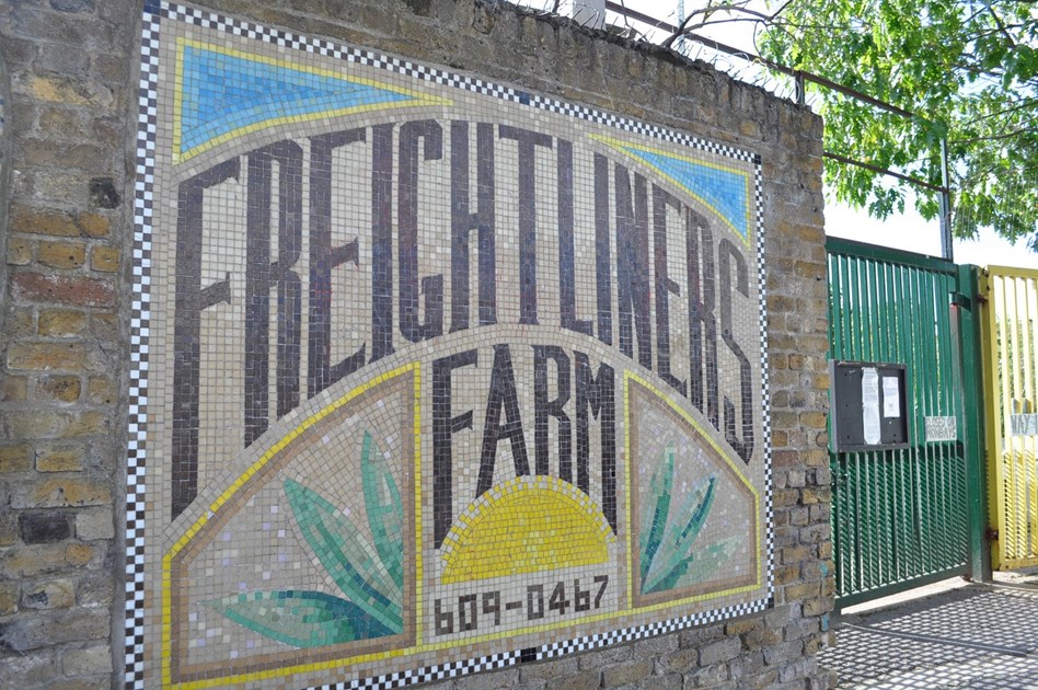 Frank Neezen is fundraising for Freightliners City Farm