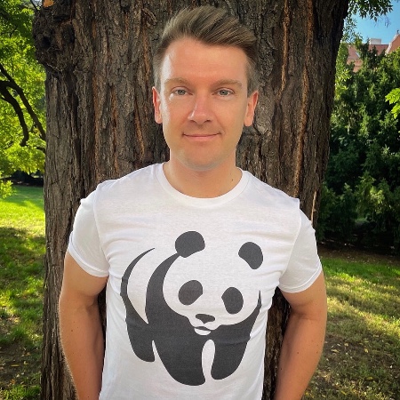 Ross Buckingham is fundraising for WWF-UK