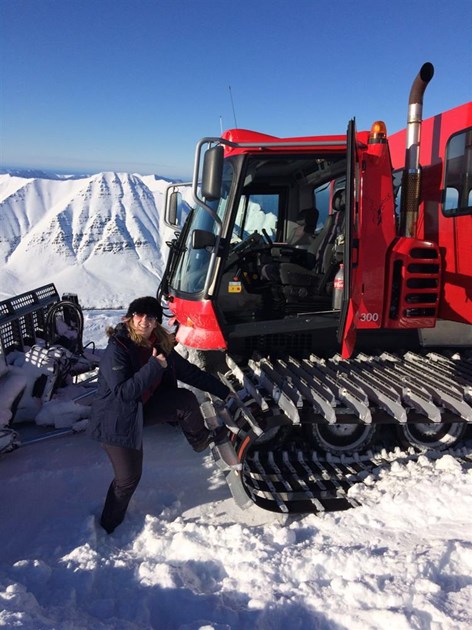 Victoria Neale is fundraising for The Youth Association