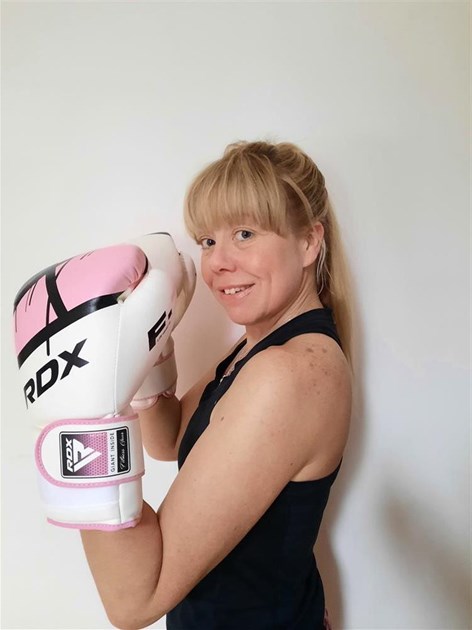 Kelly Griffiths is fundraising for Cancer Research UK