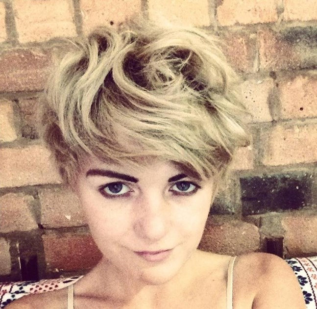 Amy Stott-Everett is fundraising for Cancer Research UK