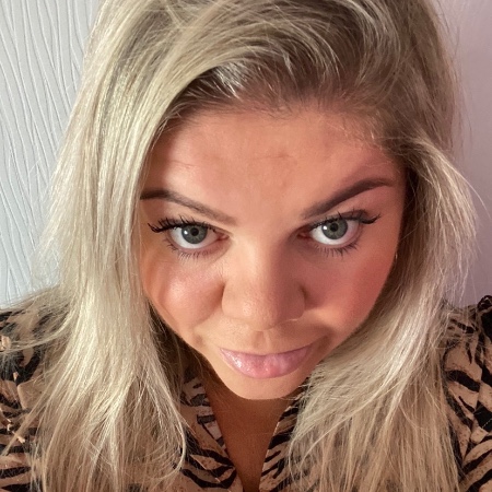 Vicky Celisse is fundraising for Macmillan Cancer Support