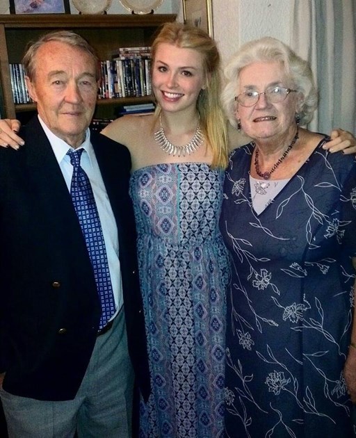 Phoebe Lenderyou is fundraising for Alzheimer's Society