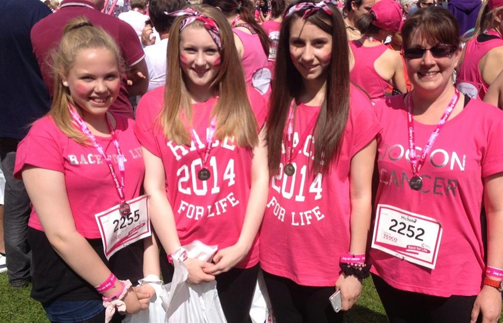 michelle latter is fundraising for Cancer Research UK