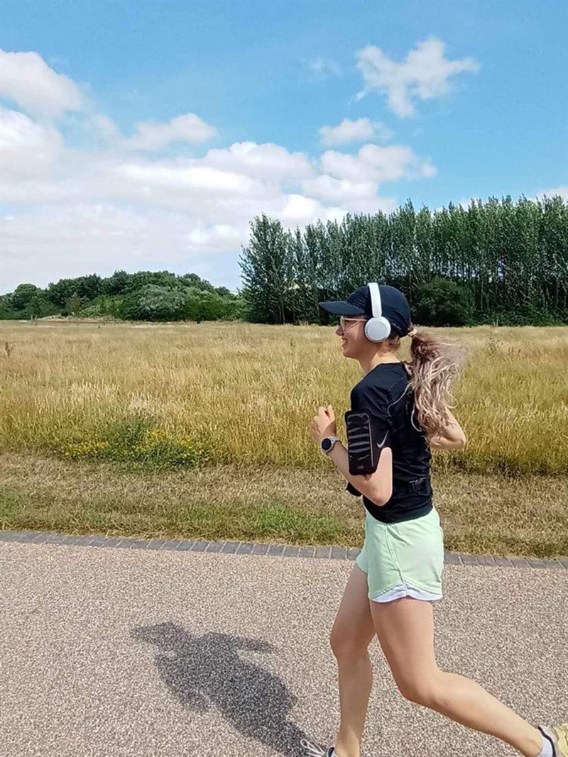 Lowri Lewis is fundraising for Cancer Research Wales