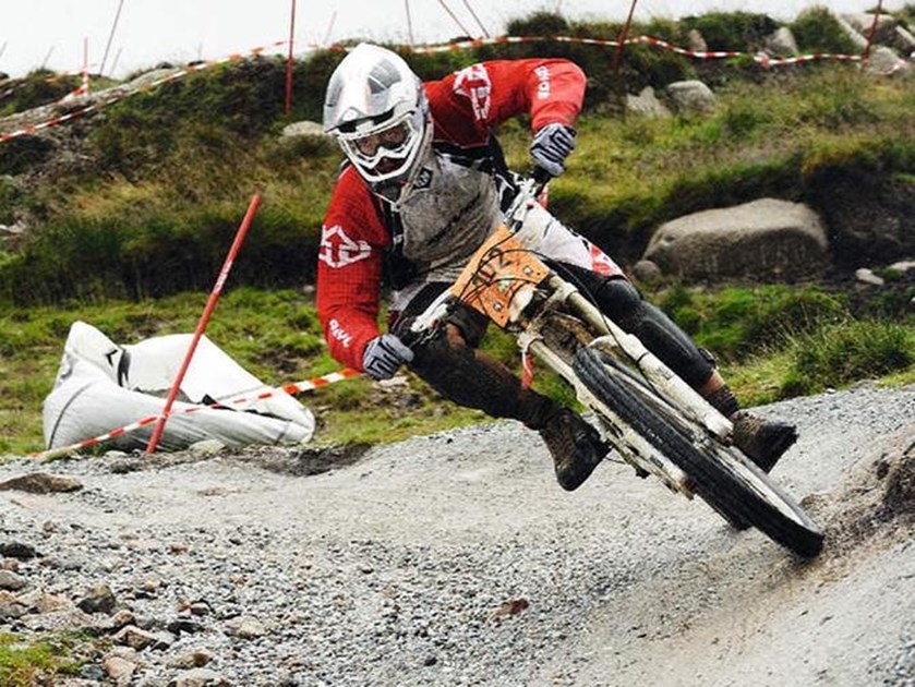 David Amos is fundraising for Cancer Research UK