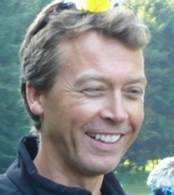 Arms Around The Child - South Pole Race Team Gavin Moran Frank Runge ...