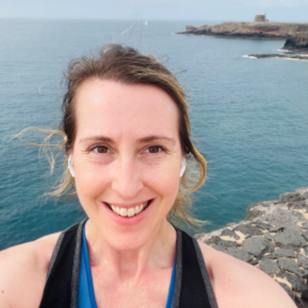 Amanda Raad is fundraising for Smart Works Charity