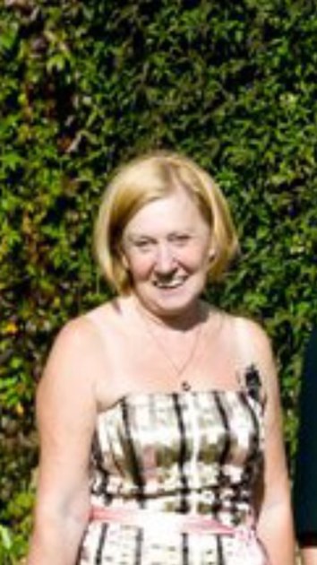 Victoria Lunn is fundraising for Alzheimer's Research UK