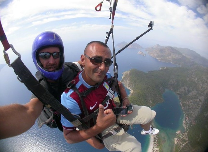 Mo abdo is fundraising for Comic Relief: Red Nose Day