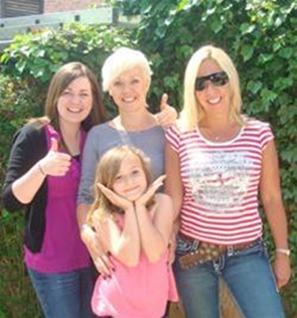 Zoe Meredith is fundraising for Cancer Research UK