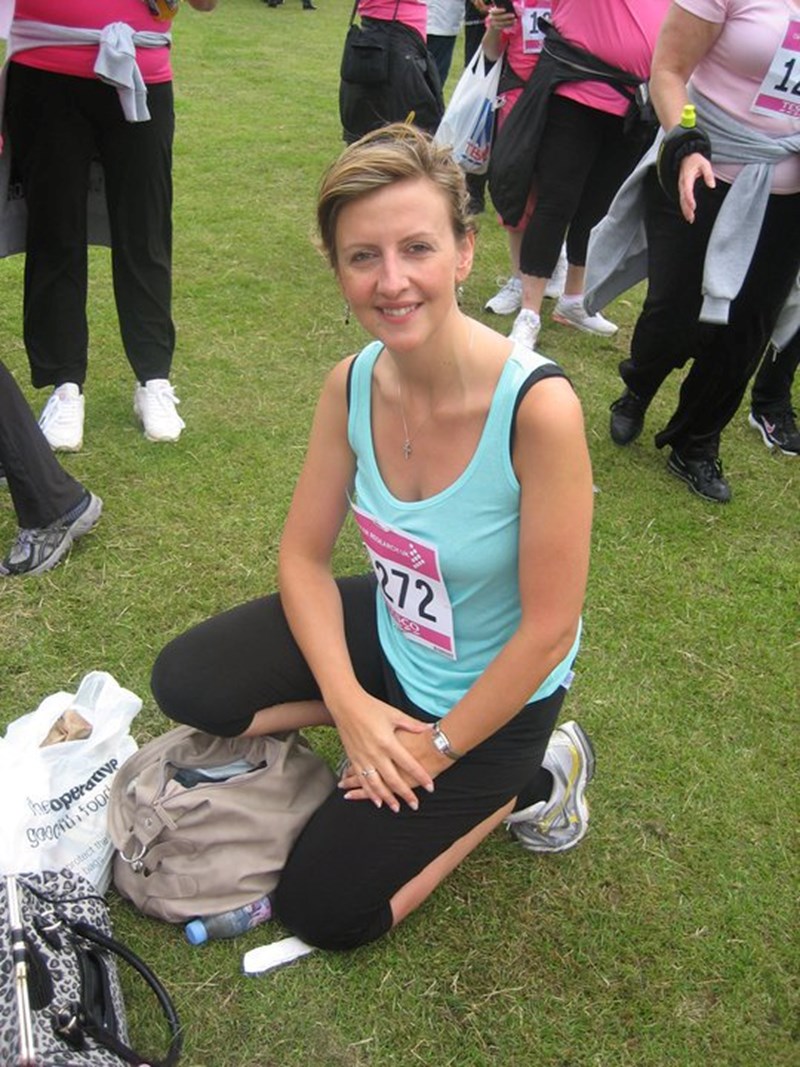 Helen Devonald is fundraising for Cancer Research UK