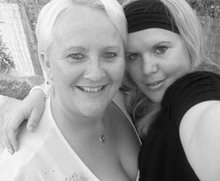 Donna Robson is fundraising for Cancer Research UK