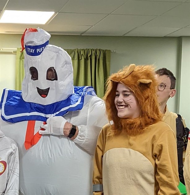 holly ralph is fundraising for Teenage Cancer Trust