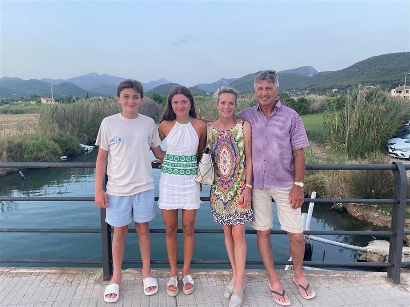 Candida Nicholson is fundraising for Cancer Research UK