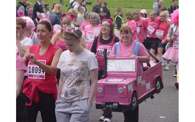 Lisa Rogan is fundraising for Cancer Research UK