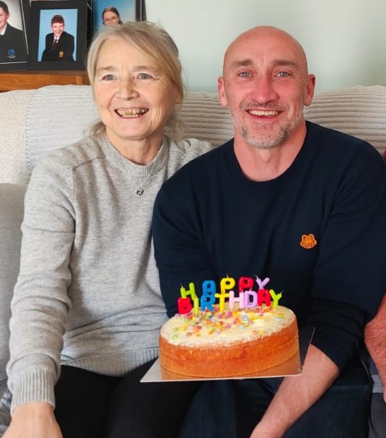 Antony pink is fundraising for Cancer Research UK
