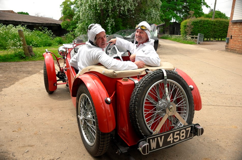 Charlie Oakes is fundraising for Catching Lives