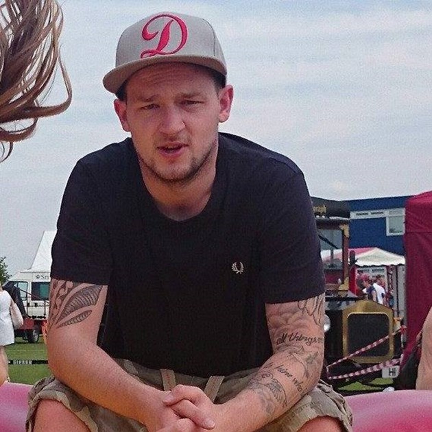 Carl Long is fundraising for Cancer Research UK