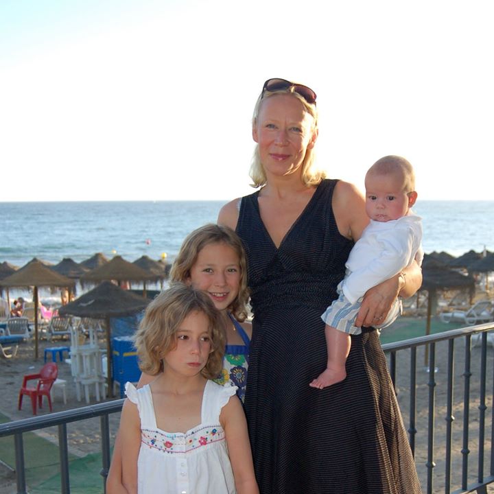 victoria baker Smith is fundraising for Help for Heroes