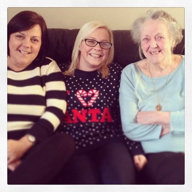 Vicky Ratcliffe is fundraising for Macmillan Cancer Support