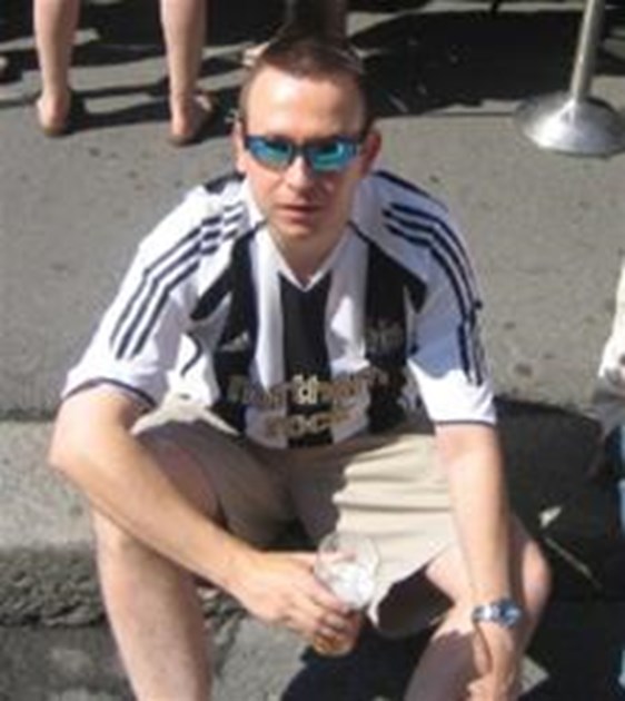 Mark Sneddon is fundraising for Cancer Research UK